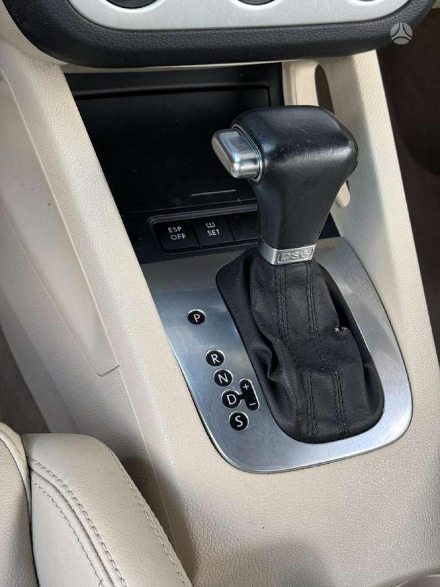 Pelēks Volkswagen Eos 2008 Klaipėda, ar dzinēja tilpumu 1.97 L un nobraukumu 186 tūkst. km par 3900 €, foto 35 vietnē AUTOMOTO.COM.LV