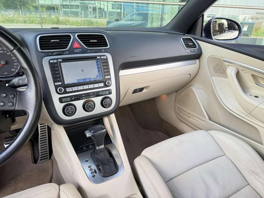 Pelēks Volkswagen Eos 2008 Klaipėda, ar dzinēja tilpumu 1.97 L un nobraukumu 186 tūkst. km par 3900 €, foto 36 vietnē AUTOMOTO.COM.LV