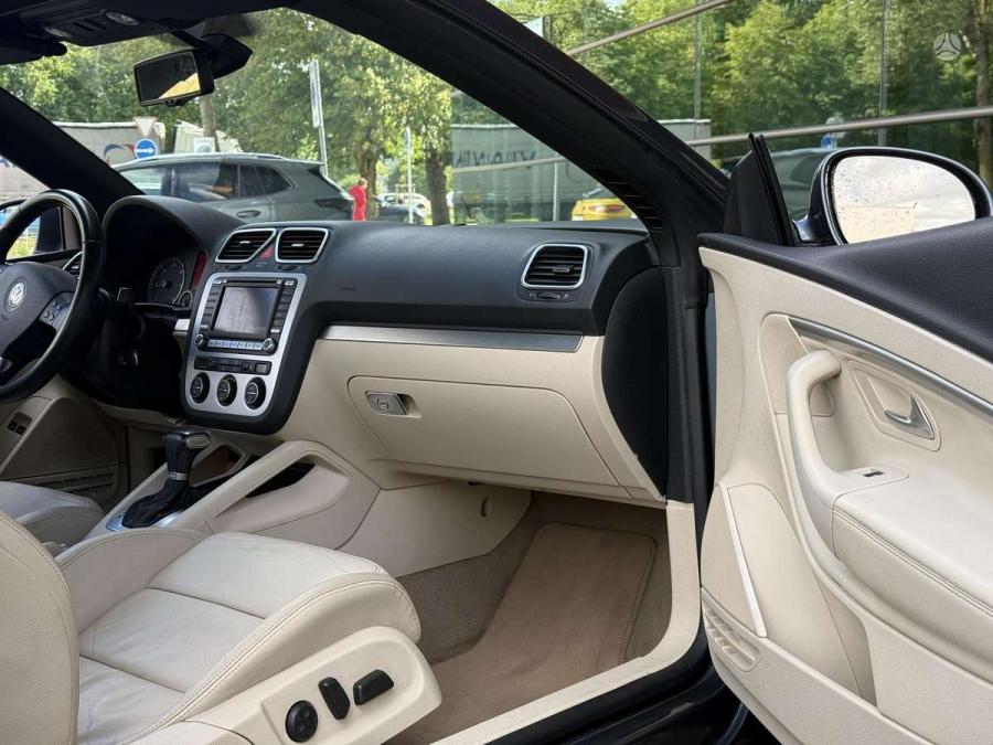 Pelēks Volkswagen Eos 2008 Klaipėda, ar dzinēja tilpumu 1.97 L un nobraukumu 186 tūkst. km par 3900 €, foto 38 vietnē AUTOMOTO.COM.LV
