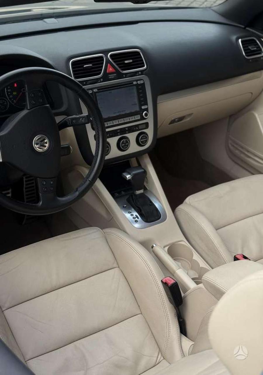 Pelēks Volkswagen Eos 2008 Klaipėda, ar dzinēja tilpumu 1.97 L un nobraukumu 186 tūkst. km par 3900 €, foto 42 vietnē AUTOMOTO.COM.LV