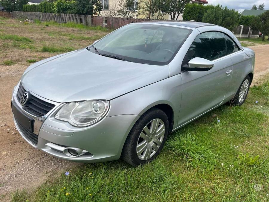 Pelēks Volkswagen Eos 2009 Ukmergė, ar dzinēja tilpumu 2.00 L un nobraukumu 228 tūkst. km par 3550 €, foto 4 vietnē AUTOMOTO.COM.LV