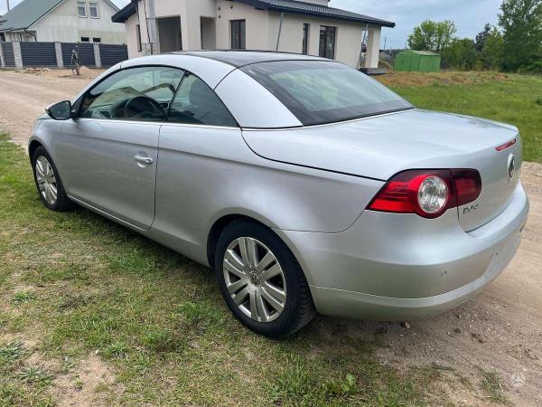 Grey Volkswagen Eos 2009 in Ukmerge, with an engine capacity of 2.00 L and mileage of 228 thousand km for 3550 €, photo 4 on AUTOMOTO.COM.LV