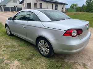 Pelēks Volkswagen Eos 2009 Ukmergė, ar dzinēja tilpumu 2.00 L un nobraukumu 228 tūkst. km par 3550 €, foto 5 vietnē AUTOMOTO.COM.LV