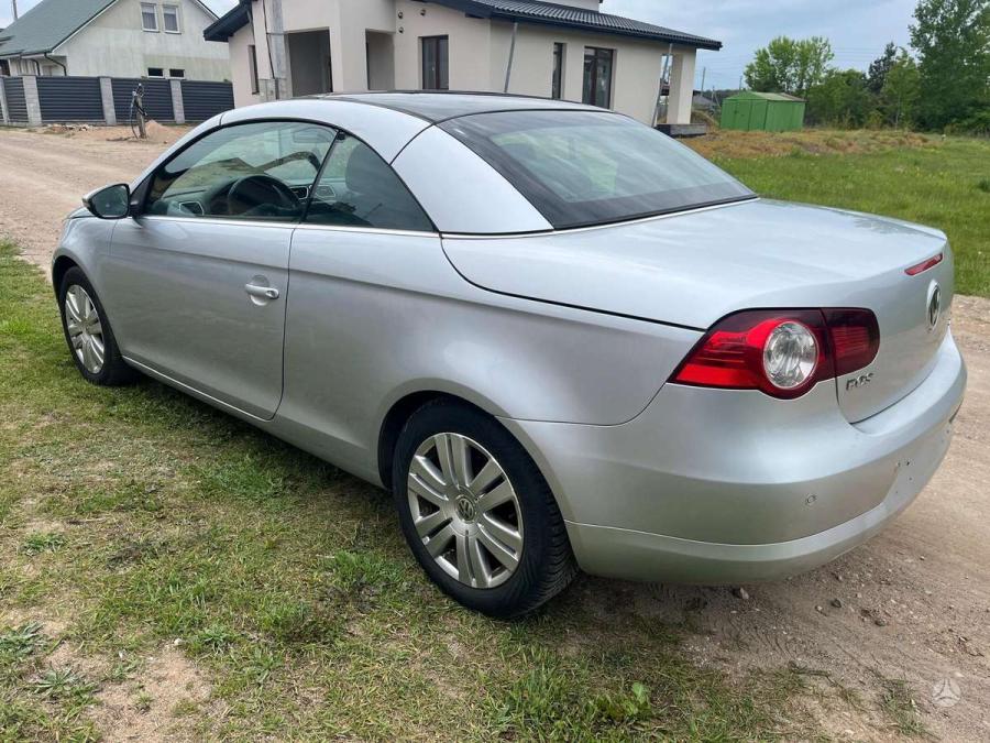Pelēks Volkswagen Eos 2009 Ukmergė, ar dzinēja tilpumu 2.00 L un nobraukumu 228 tūkst. km par 3550 €, foto 5 vietnē AUTOMOTO.COM.LV