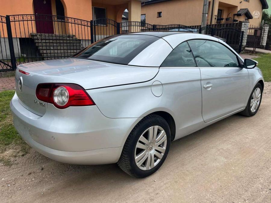 Pelēks Volkswagen Eos 2009 Ukmergė, ar dzinēja tilpumu 2.00 L un nobraukumu 228 tūkst. km par 3550 €, foto 6 vietnē AUTOMOTO.COM.LV