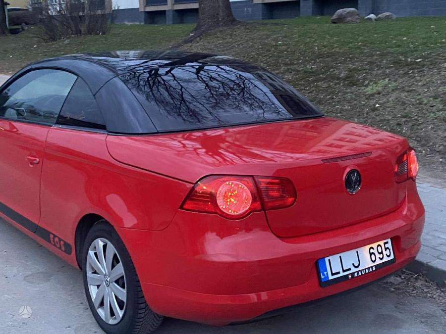 Red Volkswagen Eos 2011 in Klaipeda, with an engine capacity of 2.00 L and mileage of 328 thousand km for 2850 €, photo 6 on AUTOMOTO.COM.LV