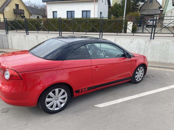 Sarkans Volkswagen Eos 2011 Klaipėda, ar dzinēja tilpumu 2.00 L un nobraukumu 328 tūkst. km par 2850 €, foto 10 vietnē AUTOMOTO.COM.LV