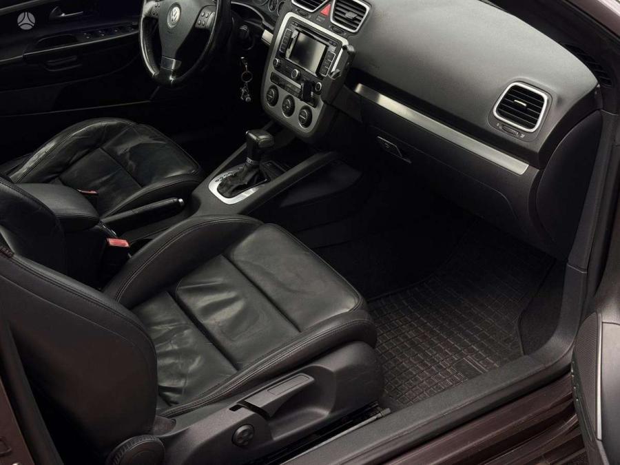 Violet Volkswagen Eos 2008 in Vilnius, with an engine capacity of 1.97 L and mileage of 319 thousand km for 4000 €, photo 13 on AUTOMOTO.COM.LV