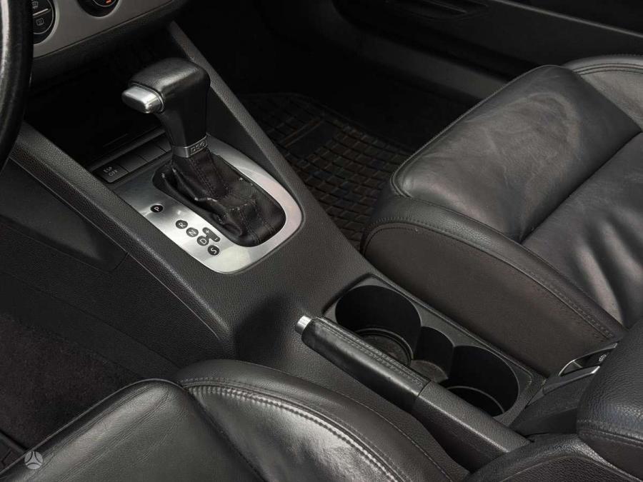 Violet Volkswagen Eos 2008 in Vilnius, with an engine capacity of 1.97 L and mileage of 319 thousand km for 4000 €, photo 20 on AUTOMOTO.COM.LV