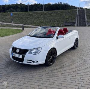 Balts Volkswagen Eos 2008 Kauņa, ar dzinēja tilpumu 1.97 L un nobraukumu 307 tūkst. km par 4600 €, foto  vietnē AUTOMOTO.COM.LV