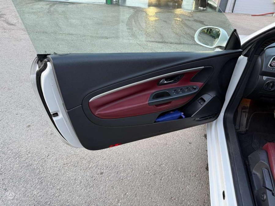 Balts Volkswagen Eos 2008 Kauņa, ar dzinēja tilpumu 1.97 L un nobraukumu 307 tūkst. km par 4600 €, foto 12 vietnē AUTOMOTO.COM.LV