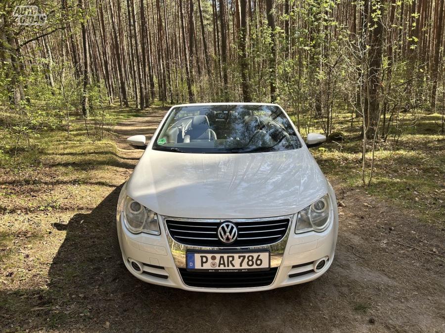 White Volkswagen Eos 2009 in Vilnius, with an engine capacity of 2.00 L and mileage of 220 thousand km for 3750 €, photo 3 on AUTOMOTO.COM.LV