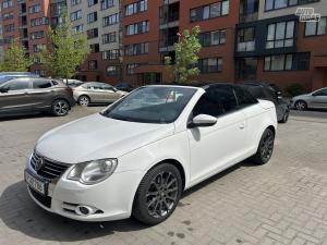 White Volkswagen Eos 2009 in Vilnius, with an engine capacity of 2.00 L and mileage of 220 thousand km for 3750 €, photo 4 on AUTOMOTO.COM.LV