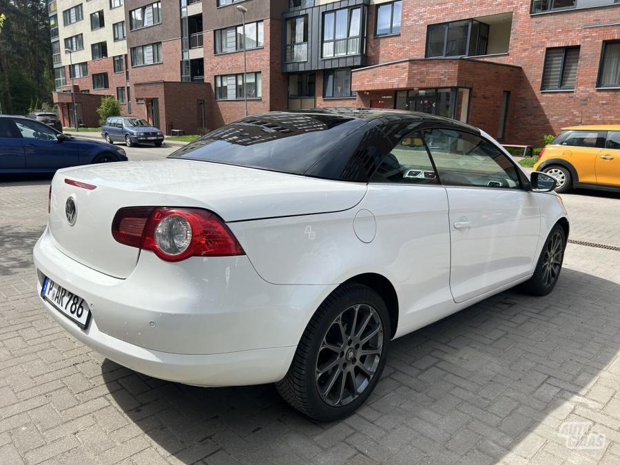 White Volkswagen Eos 2009 in Vilnius, with an engine capacity of 2.00 L and mileage of 220 thousand km for 3750 €, photo 7 on AUTOMOTO.COM.LV