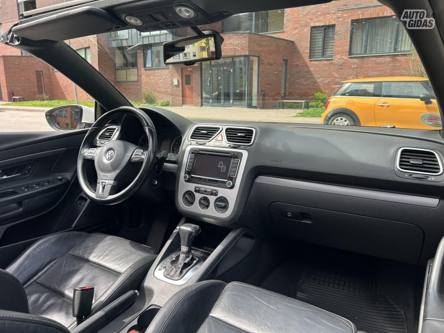 White Volkswagen Eos 2009 in Vilnius, with an engine capacity of 2.00 L and mileage of 220 thousand km for 3750 €, photo 12 on AUTOMOTO.COM.LV