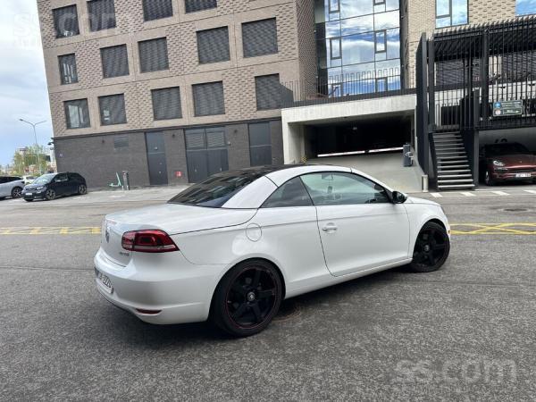 White Volkswagen Eos 2012 in Riga, with an engine capacity of 2.00 L and mileage of 180 thousand km for 5900 €, photo 4 on AUTOMOTO.COM.LV
