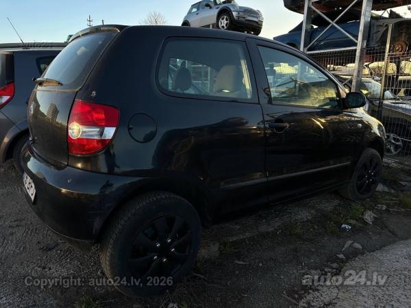Black Volkswagen Fox 2005 in Tallinn, with an engine capacity of 1.20 L and mileage of 120 thousand km for 1999 €, photo 2 on AUTOMOTO.COM.LV