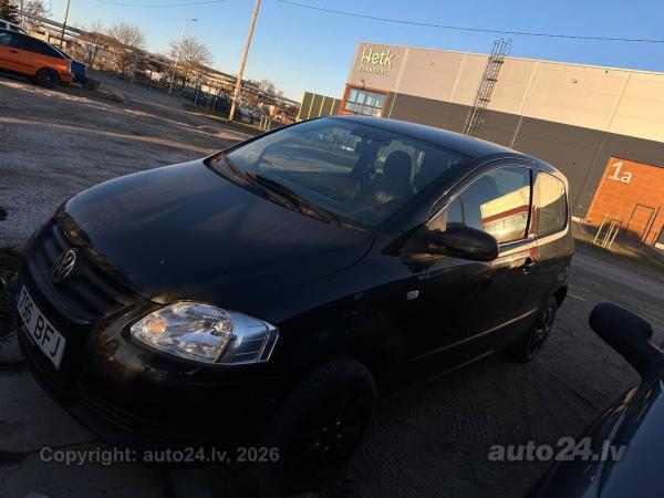 Black Volkswagen Fox 2005 in Tallinn, with an engine capacity of 1.20 L and mileage of 120 thousand km for 1999 €, photo 3 on AUTOMOTO.COM.LV