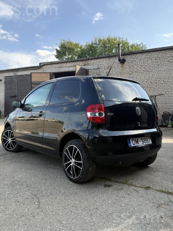 Melns Volkswagen Fox 2007 Madona, ar dzinēja tilpumu 1.20 L un nobraukumu 96 tūkst. km par 2130 €, foto 3 vietnē AUTOMOTO.COM.LV
