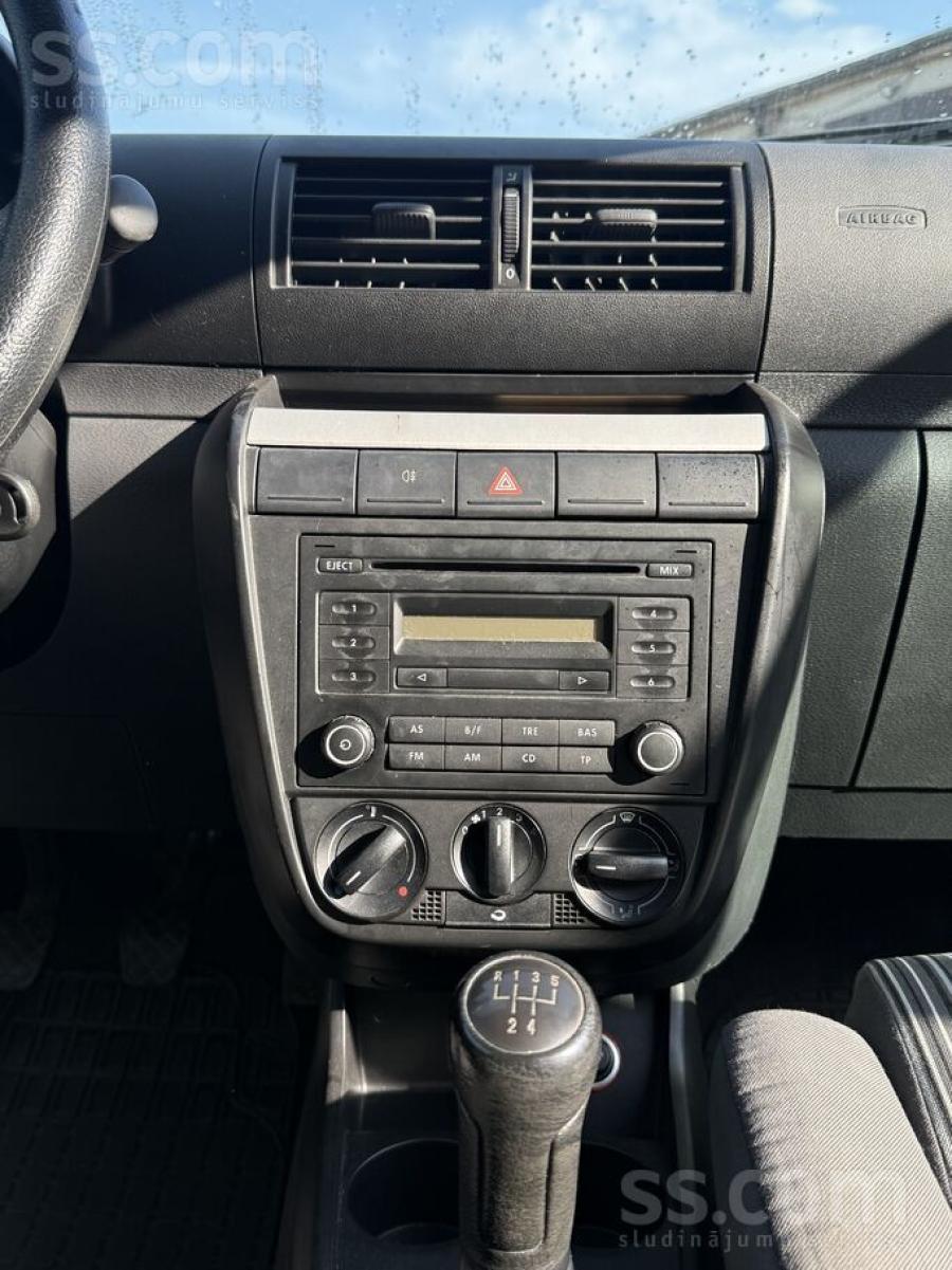 Melns Volkswagen Fox 2007 Madona, ar dzinēja tilpumu 1.20 L un nobraukumu 96 tūkst. km par 2130 €, foto 16 vietnē AUTOMOTO.COM.LV
