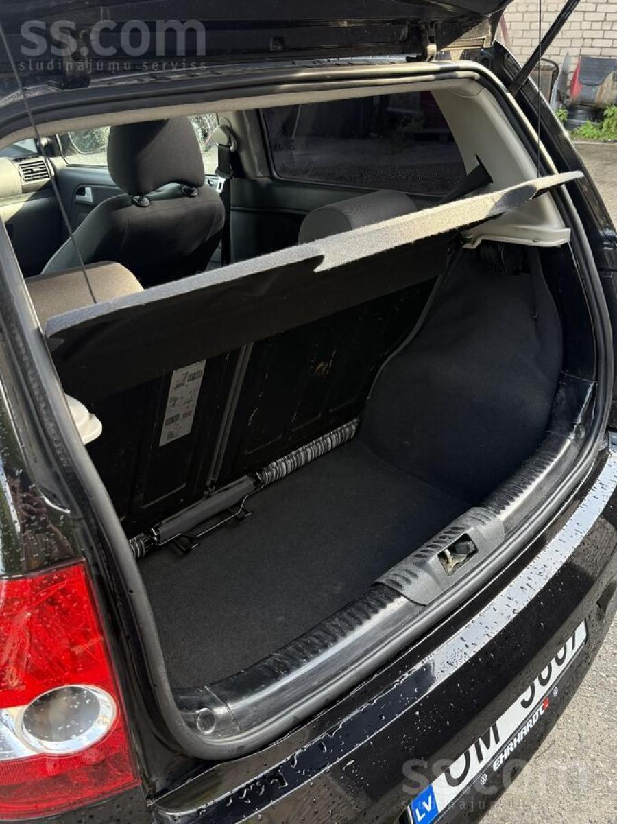 Melns Volkswagen Fox 2007 Madona, ar dzinēja tilpumu 1.20 L un nobraukumu 96 tūkst. km par 2130 €, foto 20 vietnē AUTOMOTO.COM.LV