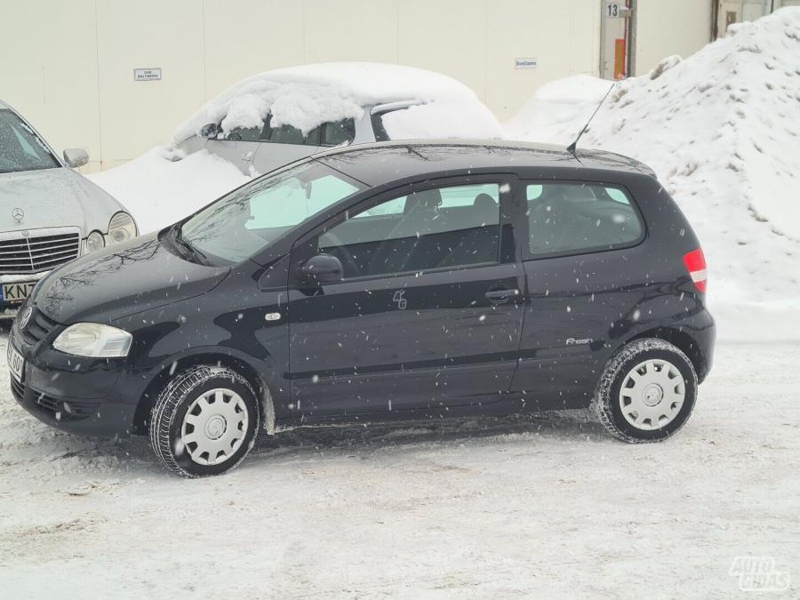Melns Volkswagen Fox 2008 Klaipėda, ar dzinēja tilpumu 1.20 L un nobraukumu 231 tūkst. km par 1200 €, foto 1 vietnē AUTOMOTO.COM.LV