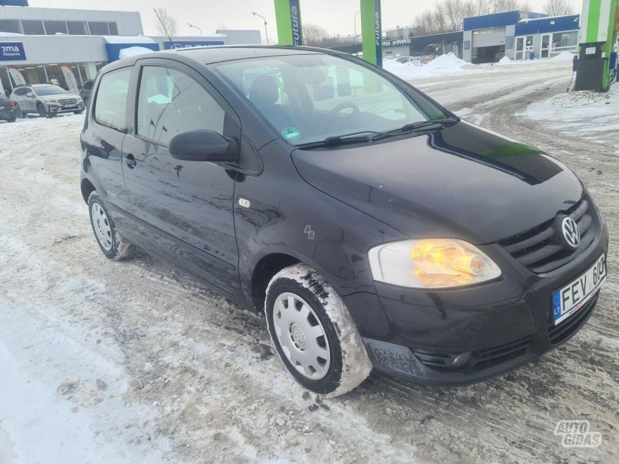 Melns Volkswagen Fox 2008 Klaipėda, ar dzinēja tilpumu 1.20 L un nobraukumu 231 tūkst. km par 1200 €, foto 3 vietnē AUTOMOTO.COM.LV