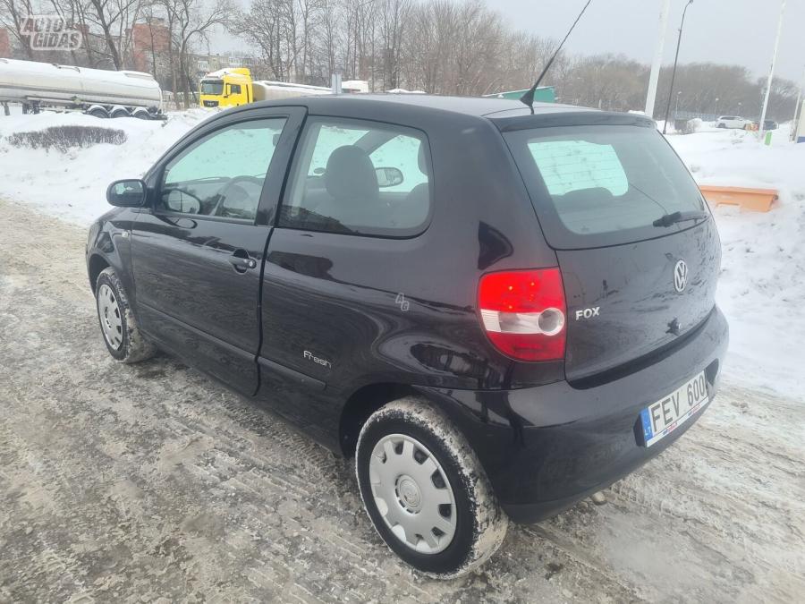 Melns Volkswagen Fox 2008 Klaipėda, ar dzinēja tilpumu 1.20 L un nobraukumu 231 tūkst. km par 1200 €, foto 4 vietnē AUTOMOTO.COM.LV