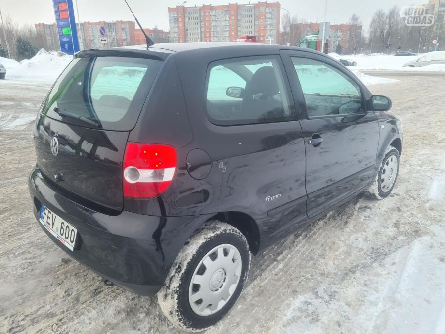 Melns Volkswagen Fox 2008 Klaipėda, ar dzinēja tilpumu 1.20 L un nobraukumu 231 tūkst. km par 1200 €, foto 5 vietnē AUTOMOTO.COM.LV