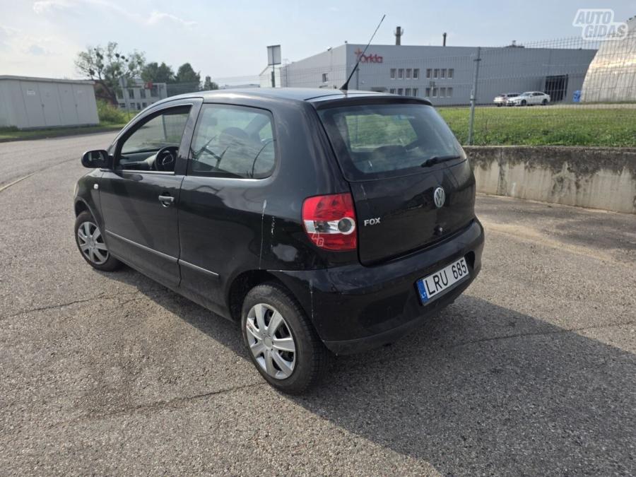 Melns Volkswagen Fox 2008 Kauņa, ar dzinēja tilpumu 1.20 L un nobraukumu 155 tūkst. km par 500 €, foto 5 vietnē AUTOMOTO.COM.LV