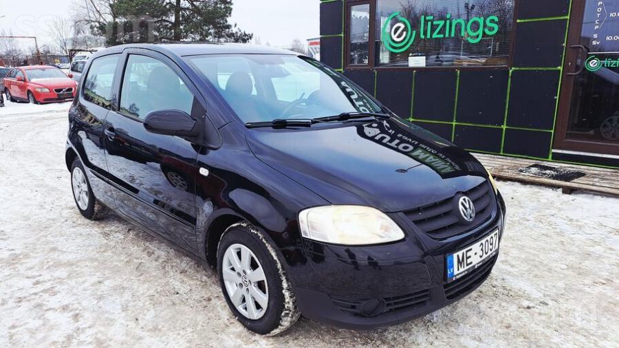 Black Volkswagen Fox 2010 in Riga, with an engine capacity of 1.20 L and mileage of 177 thousand km for 1600 €, photo 3 on AUTOMOTO.COM.LV
