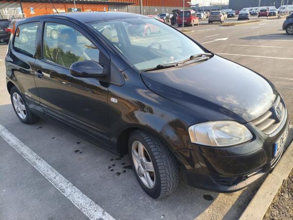 Black Volkswagen Fox 2010 in Vilnius, with an engine capacity of 1.20 L and mileage of 123 thousand km for 650 €, photo 7 on AUTOMOTO.COM.LV