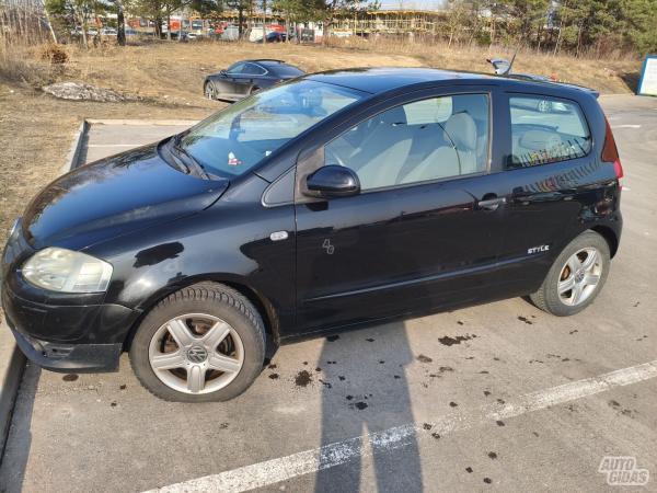 Black Volkswagen Fox 2010 in Vilnius, with an engine capacity of 1.20 L and mileage of 123 thousand km for 650 €, photo 8 on AUTOMOTO.COM.LV
