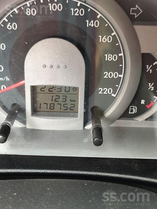 Black Volkswagen Fox 2005 in Valka, with an engine capacity of 1.20 L and mileage of 179 thousand km for 1500 €, photo 7 on AUTOMOTO.COM.LV