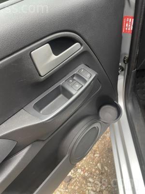 Volkswagen Fox 2007 in Liepaja, with an engine capacity of 1.20 L and mileage of 140 thousand km for 1850 €, photo 6 on AUTOMOTO.COM.LV