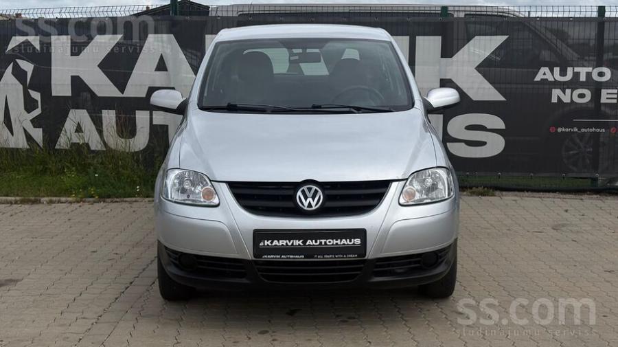 Pelēks Volkswagen Fox 2006 Liepāja, ar dzinēja tilpumu 1.20 L un nobraukumu 99 tūkst. km par 2250 €, foto 1 vietnē AUTOMOTO.COM.LV