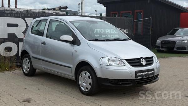 Pelēks Volkswagen Fox 2006 Liepāja, ar dzinēja tilpumu 1.20 L un nobraukumu 99 tūkst. km par 2250 €, foto 2 vietnē AUTOMOTO.COM.LV