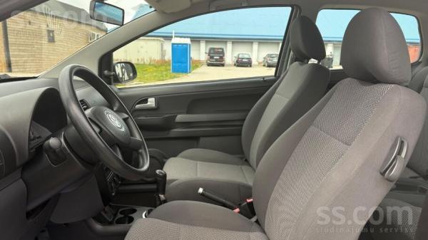 Pelēks Volkswagen Fox 2006 Liepāja, ar dzinēja tilpumu 1.20 L un nobraukumu 99 tūkst. km par 2250 €, foto 9 vietnē AUTOMOTO.COM.LV