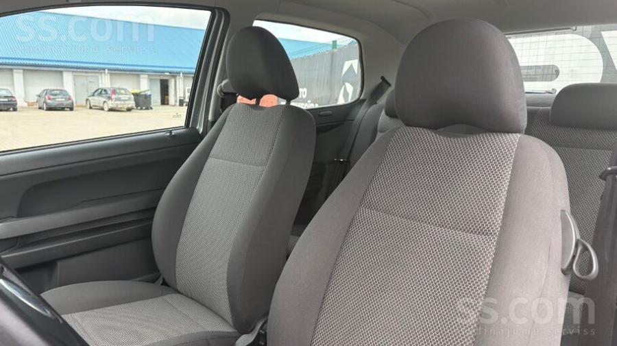 Pelēks Volkswagen Fox 2006 Liepāja, ar dzinēja tilpumu 1.20 L un nobraukumu 99 tūkst. km par 2250 €, foto 11 vietnē AUTOMOTO.COM.LV