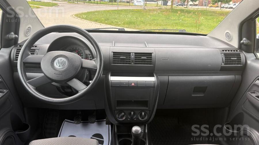 Pelēks Volkswagen Fox 2006 Liepāja, ar dzinēja tilpumu 1.20 L un nobraukumu 99 tūkst. km par 2250 €, foto 14 vietnē AUTOMOTO.COM.LV