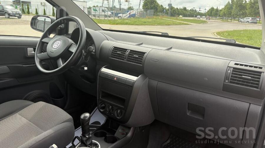 Pelēks Volkswagen Fox 2006 Liepāja, ar dzinēja tilpumu 1.20 L un nobraukumu 99 tūkst. km par 2250 €, foto 15 vietnē AUTOMOTO.COM.LV