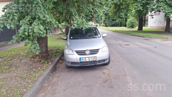 Grey Volkswagen Fox 2006 in Riga, with an engine capacity of 1.20 L and mileage of 230 thousand km for 1250 €, photo 1 on AUTOMOTO.COM.LV