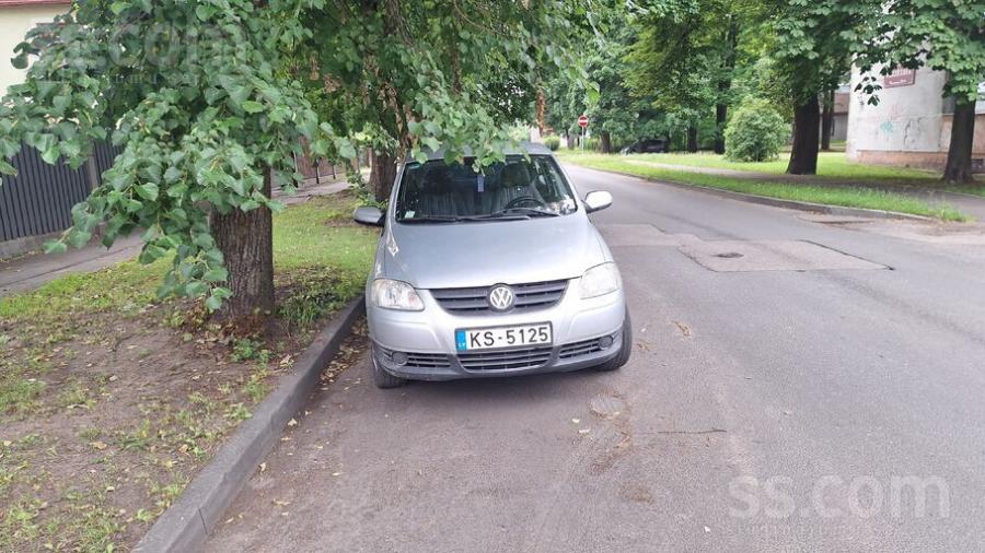 Pelēks Volkswagen Fox 2006 Rīga, ar dzinēja tilpumu 1.20 L un nobraukumu 230 tūkst. km par 1250 €, foto 1 vietnē AUTOMOTO.COM.LV