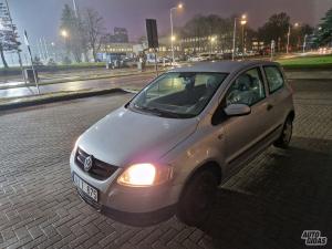 Pelēks Volkswagen Fox 2007 Klaipėda, ar dzinēja tilpumu 1.20 L un nobraukumu 180 tūkst. km par 1000 €, foto  vietnē AUTOMOTO.COM.LV