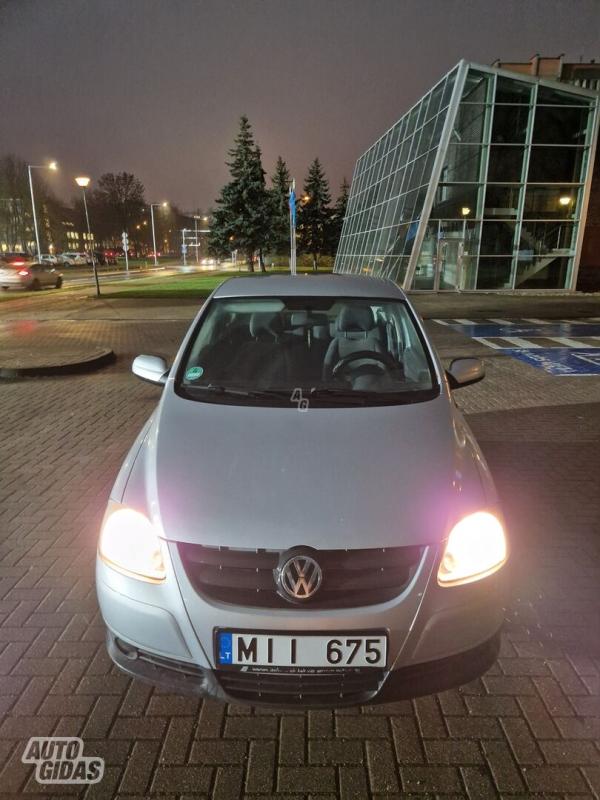 Pelēks Volkswagen Fox 2007 Klaipėda, ar dzinēja tilpumu 1.20 L un nobraukumu 180 tūkst. km par 1000 €, foto 2 vietnē AUTOMOTO.COM.LV