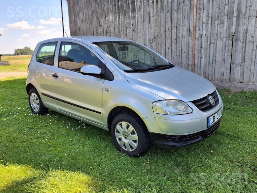 Pelēks Volkswagen Fox 2007 Rīga, ar dzinēja tilpumu 1.20 L un nobraukumu 165 tūkst. km par 990 €, foto 1 vietnē AUTOMOTO.COM.LV