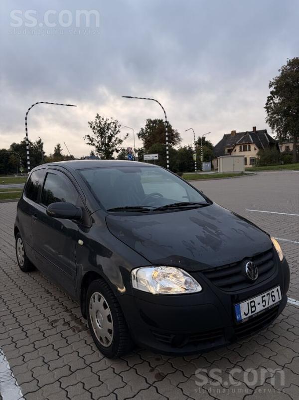 Pelēks Volkswagen Fox 2011 Saldus, ar dzinēja tilpumu 1.20 L un nobraukumu 125 tūkst. km par 2100 €, foto 3 vietnē AUTOMOTO.COM.LV
