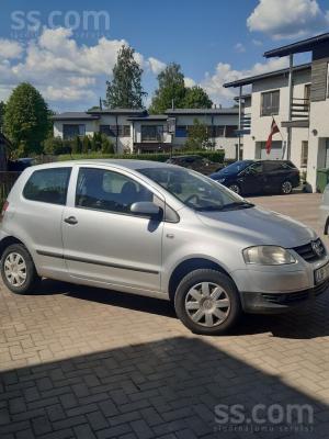 Pelēks Volkswagen Fox 2007 Rīga, ar dzinēja tilpumu 1.20 L un nobraukumu 160 tūkst. km par 1000 €, foto  vietnē AUTOMOTO.COM.LV