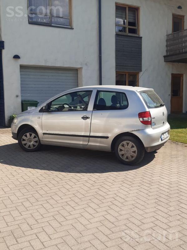 Pelēks Volkswagen Fox 2007 Rīga, ar dzinēja tilpumu 1.20 L un nobraukumu 160 tūkst. km par 1000 €, foto 2 vietnē AUTOMOTO.COM.LV