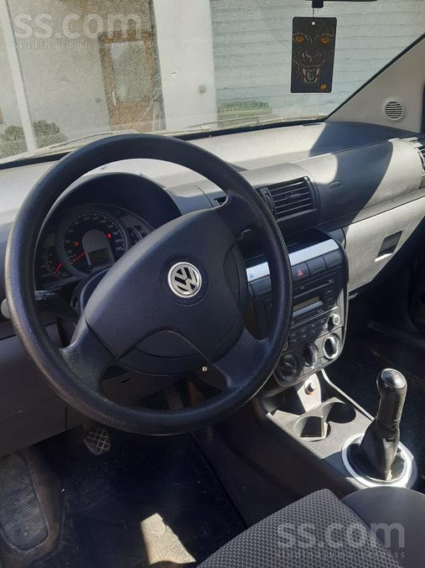 Pelēks Volkswagen Fox 2007 Rīga, ar dzinēja tilpumu 1.20 L un nobraukumu 160 tūkst. km par 1000 €, foto 3 vietnē AUTOMOTO.COM.LV